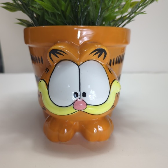 The Unbranded Brand | Art | Garfield Collectible Ceramic Flower Pot ...
